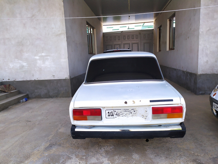 Vaz 2107 sotiladi
