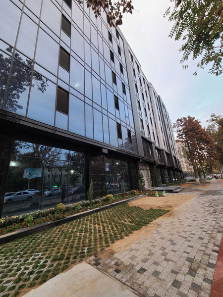 (Добрый) парк Гафура Гуляма, от 1 000 м², 7 этажей