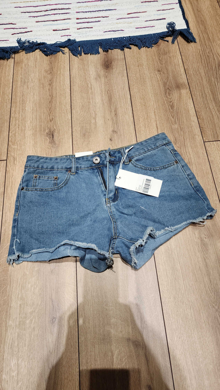 Продам женские новые шорты