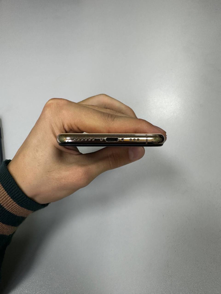 Iphone XS 64gb holati yaxshi