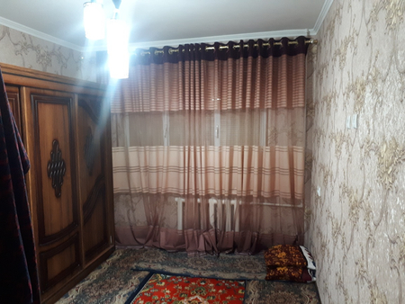 Navoiy ko'chada 42 dom kv sotiladi 3 honalik 2 etaj honalari alohida.
