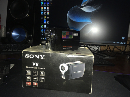 Sony video kamera sotiladi