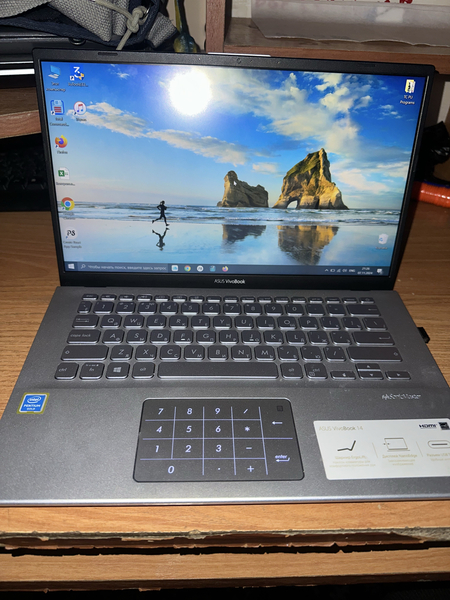 Asus VivoBook holati yangidek karoʻpka dakumenti
