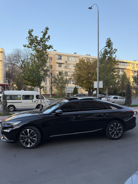 Kia K8 2022 qora