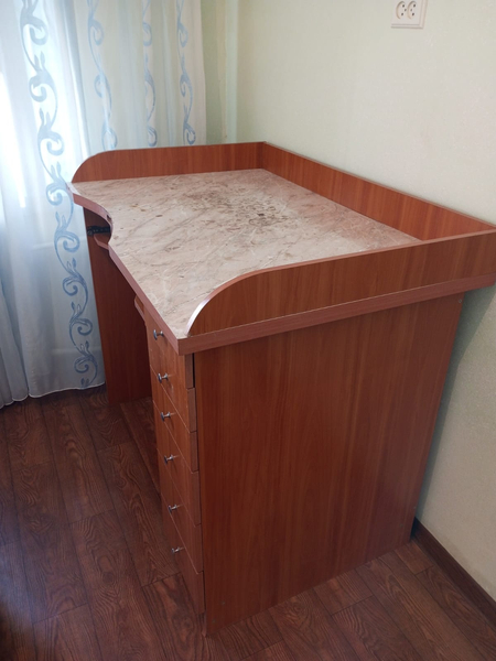 Zargarlik stoli sotiladi
