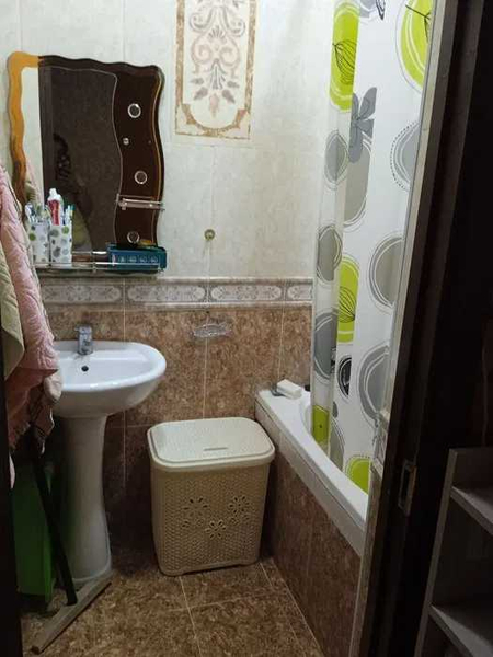Караташ 1в2/1/5 есть отдельный вход на улицу общая площадь 42м2
