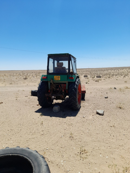 MTZ 80 traktori sotiladi