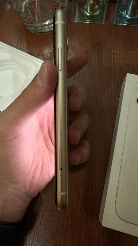 Продам iPhone 11