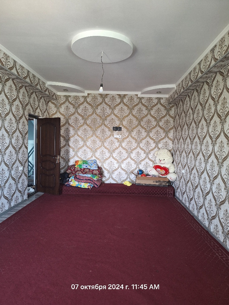 Лагманний томонда жойлашган 1 хонали квартира ижарага берилади