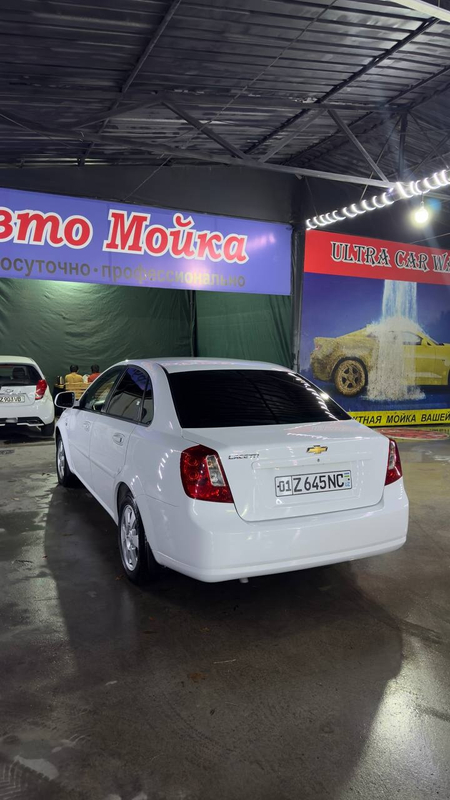 Avtomobil sotiladi
