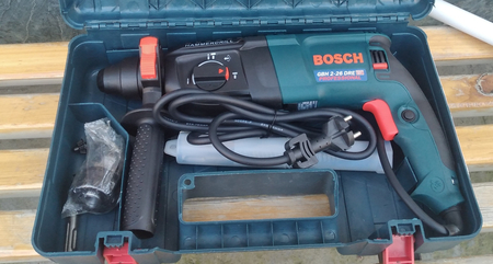 Профессиональный перфоратор Bosch D-70745