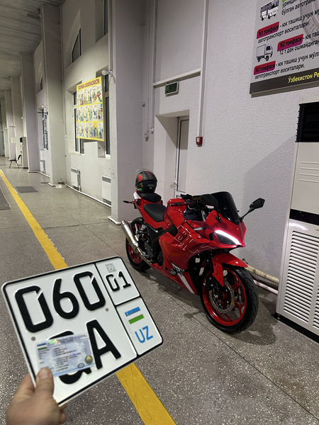 Ducati 300kub 1900km yurgan yengi ideal xolatda obmen bor moshinaga