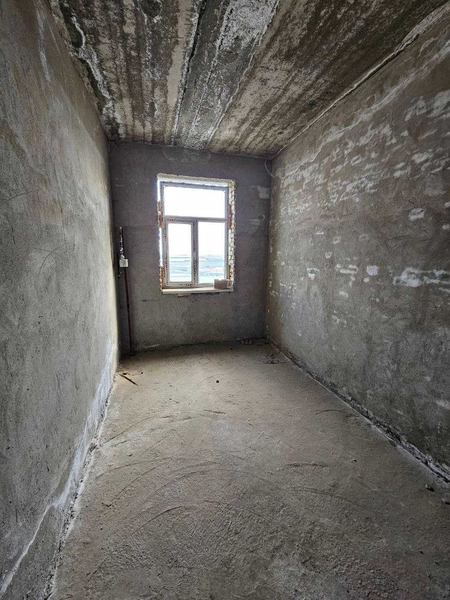 3 xonali 86m² 3-qavat sotiladi.