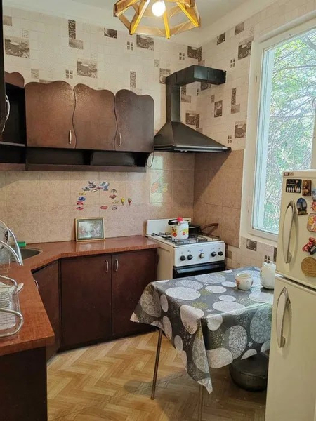 Чиланзар 3кв 3/4/4 балкон 1.5/3 средний ремонт продаю срочно