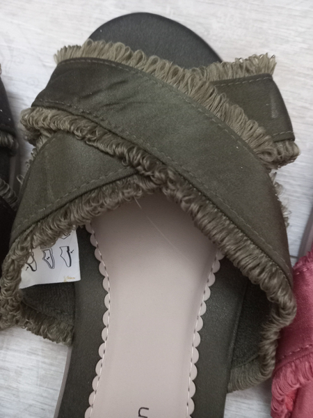 Продам шлёпки 39 и 40 размер.Новые.