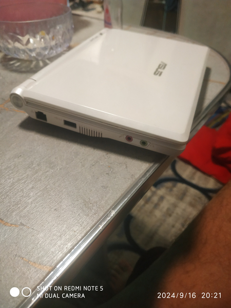 Netbuk sotiladiladi battaryasi ishlaydi pamyt 15gb qama yogi ishlidi