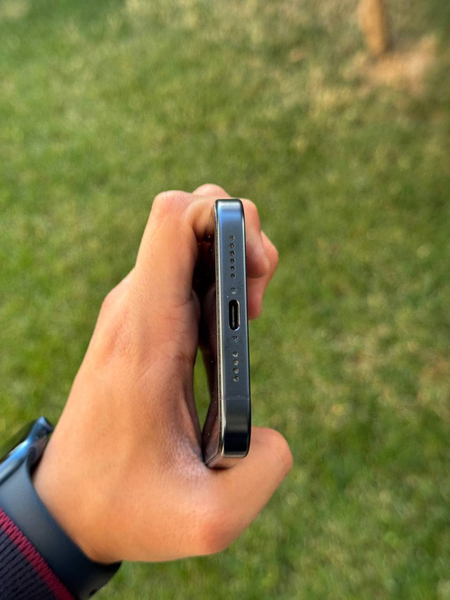 iPhone 15 Pro 256 simkartali