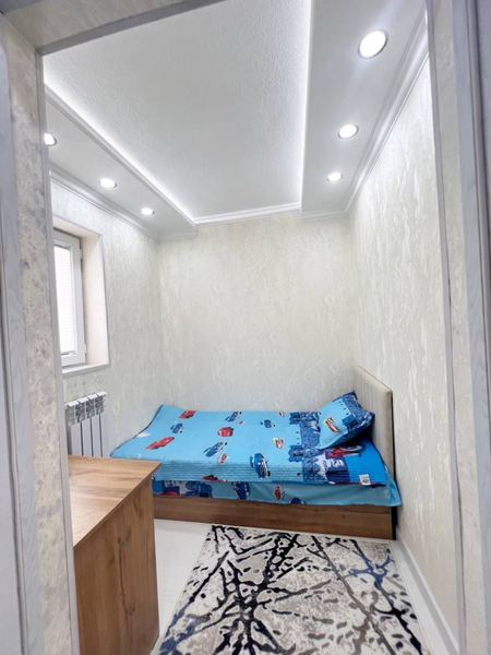 Sotiladi Chilonzor 8 kv 2 xona 3 xona qilingan 2 etaj 4 etajka dom