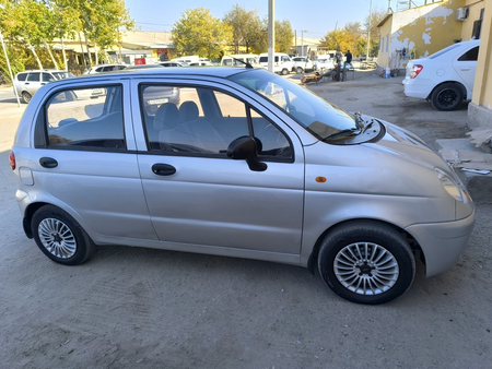 Matiz moshina sotiladi