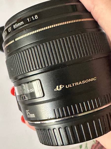 Объектив Canon 85 1,8