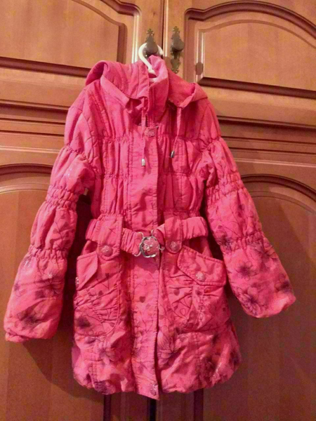 Куртка демисезонная на 7-8 лет..Привозная, красивая