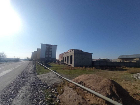 Uzunovul massivida yeri bilan savdo do'koni sotiladi 6mx18m yeri bilan