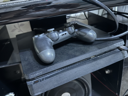 Срочно продаю playstation 4 slim, 500gb
