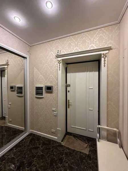Срочно продается квартира в новостройке Метро Ойбек центр