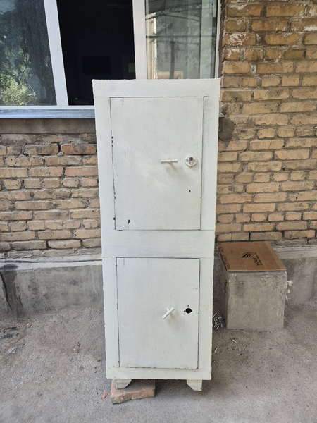 Temir seyf sotiladi