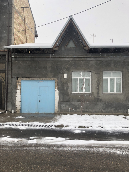 Uy sotiladi Zangiota ziyorotgohida hamma sharoit bor