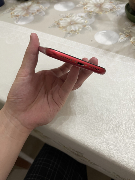 iPhone 11, red product. Идеальное состояние.