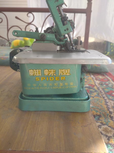Продаю швейную машину overlok spider GN1-2