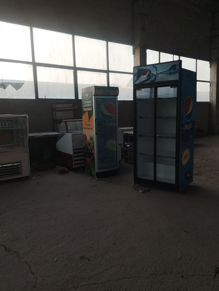 Холодильники разные по договорной цене