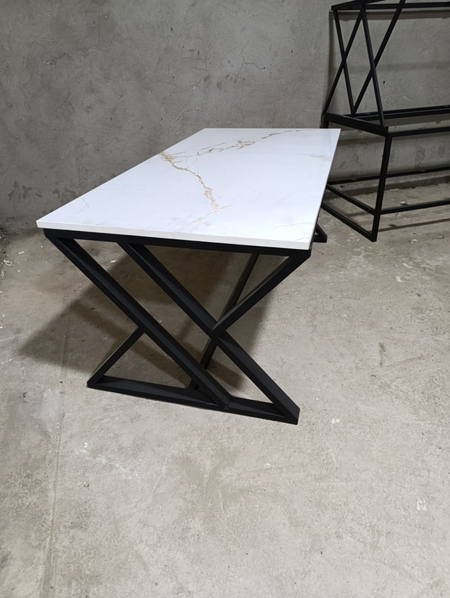 Jurnalniy stolik loft