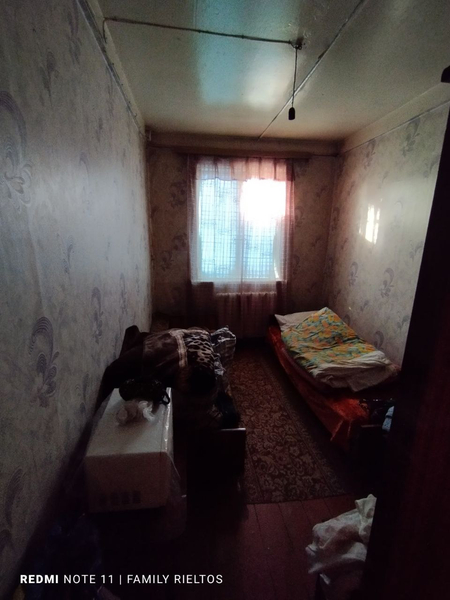 Спутник 3. В деревянном доме. 2х ком 2/2 санузел раздельный у Метро