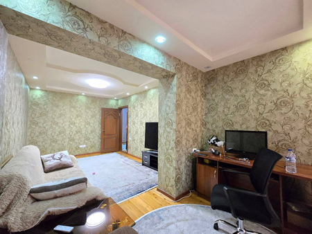 Срочно Продаётся 2/2/4 ц1 улица Гоголя Мирзо улубекский район.