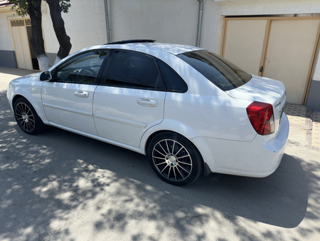 Lacetti 3 pazitsiya 2009 yil 410000 km holati yahshi