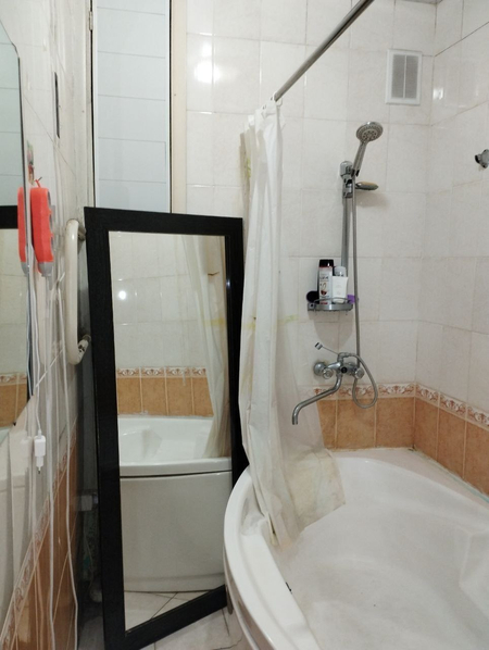 Продаётся трёх комнатная квартира