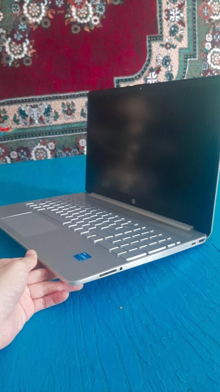 Ноутбук HP 12th core i3-1215U / 4GB / SSD 256GB / 15.6 ideal holatda.