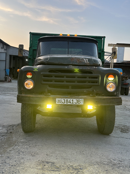 Zil 130 sotiladi