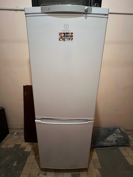 Холодильник indesit