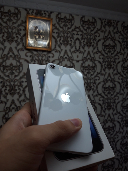 iPhone se 2020 64гб идеал