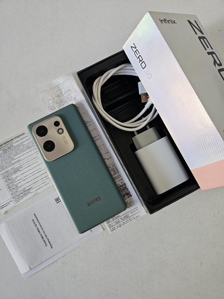 ZERO 30 edge  256G / 16G.  Display Amoled.  Camera 108 mp.