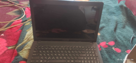 Notebook sotiladi i3