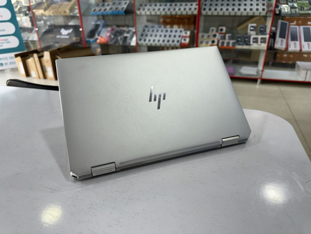 Hp spectre core i7 40 kun ishlatilgan yangidek 4k ekran