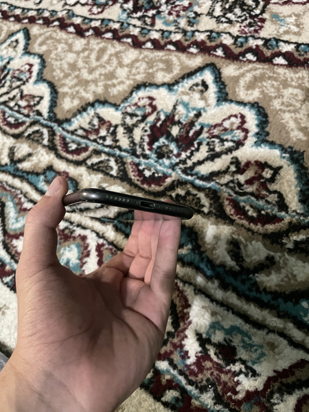 iPhone 8 ideal holatda karobka dokument sotiladi muammosi radnoy ekran