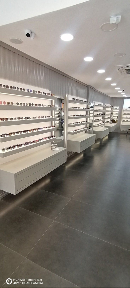 Optika do’konlari uchun mebellar zakazga