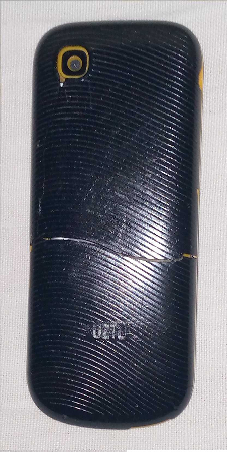 UZTE F1 кнопочный телефон