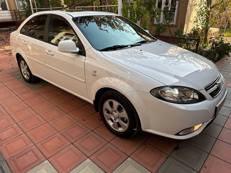 Lacetti 1.5 ОҚ 2023-кузов 2024-йил салондан чикган, Идеал