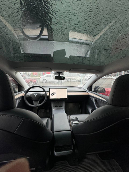 Srochno  Tesla Model Y  Standart